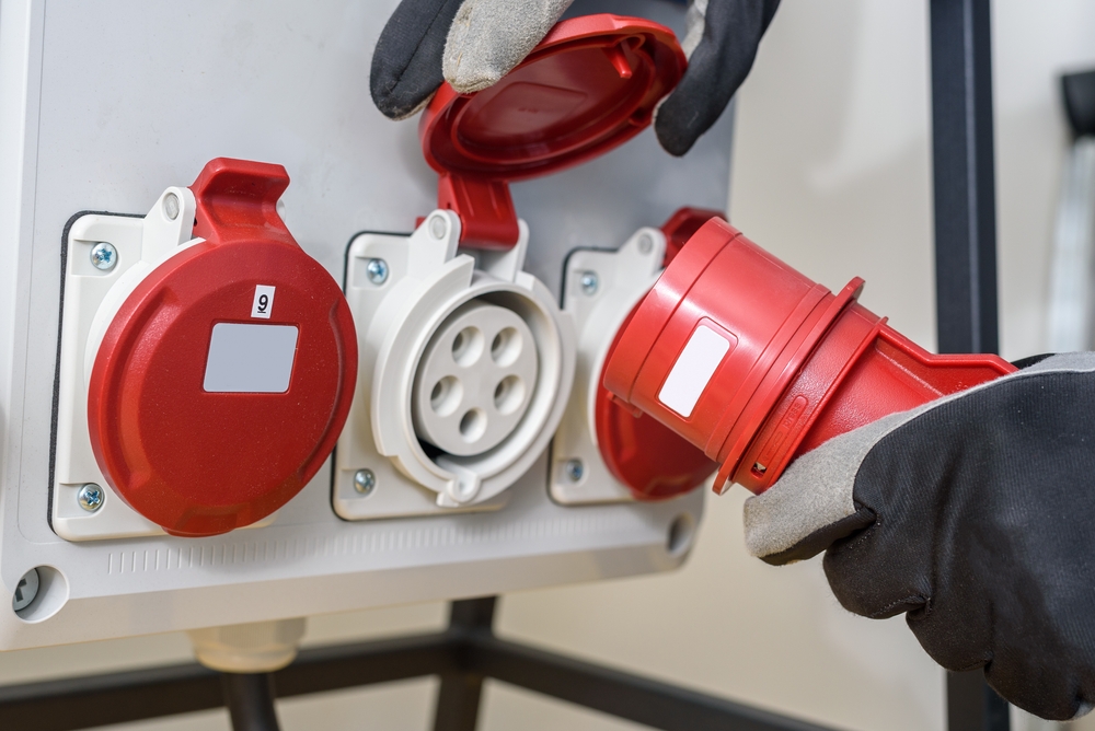 Kabel und Stecker im industriellen Einsatz: Zuverlässige Verbindung ...